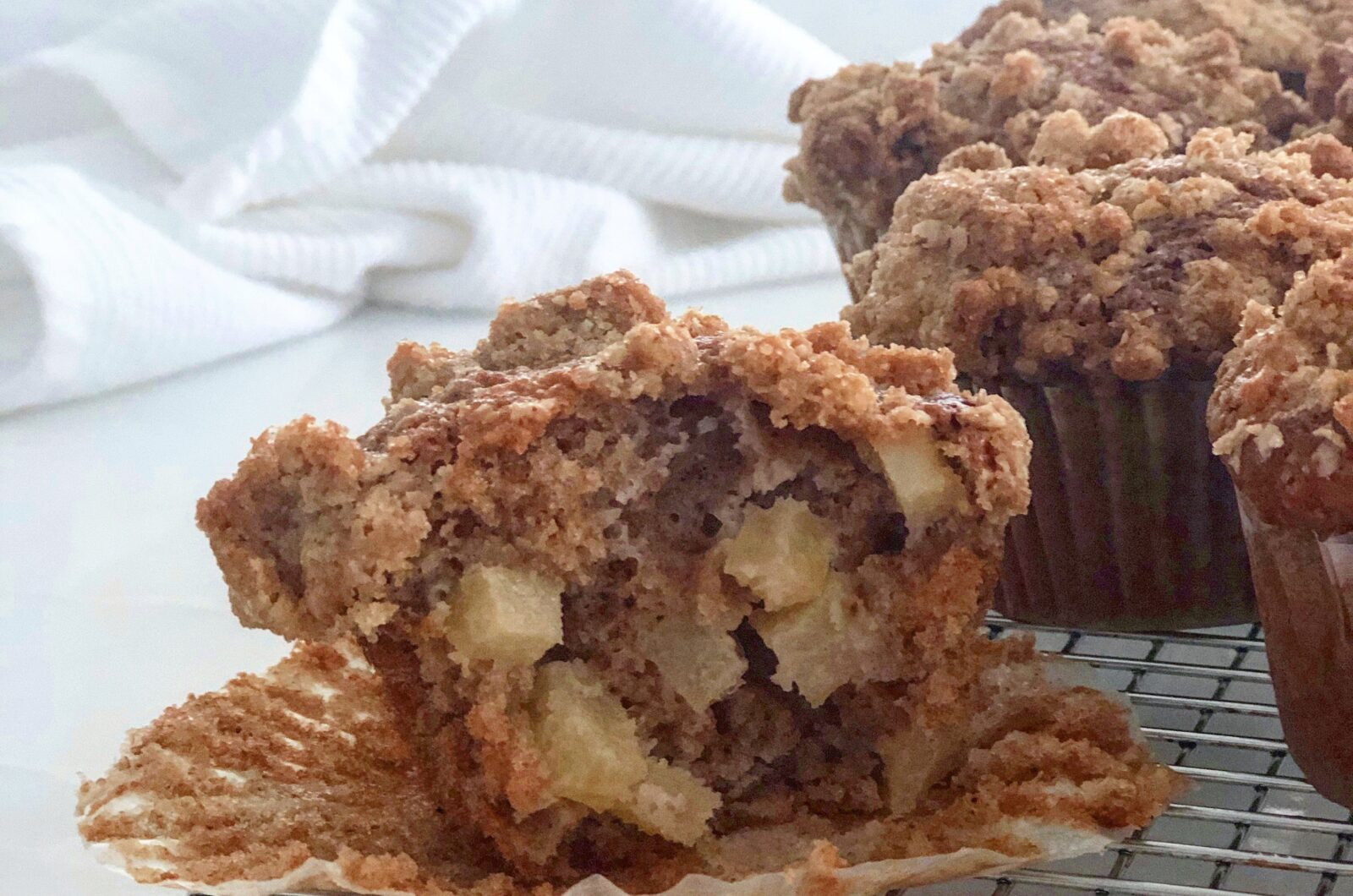 Apple Streusel Muffins - THE SALAD WHISPERER